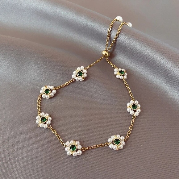 Jewelry | New 18k Gold Flower Pattern Pearl Emerald Bolo Bracelet ...